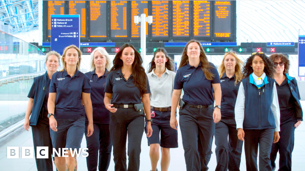 South Western Railway: Drive to recruit more women train drivers - BBC News