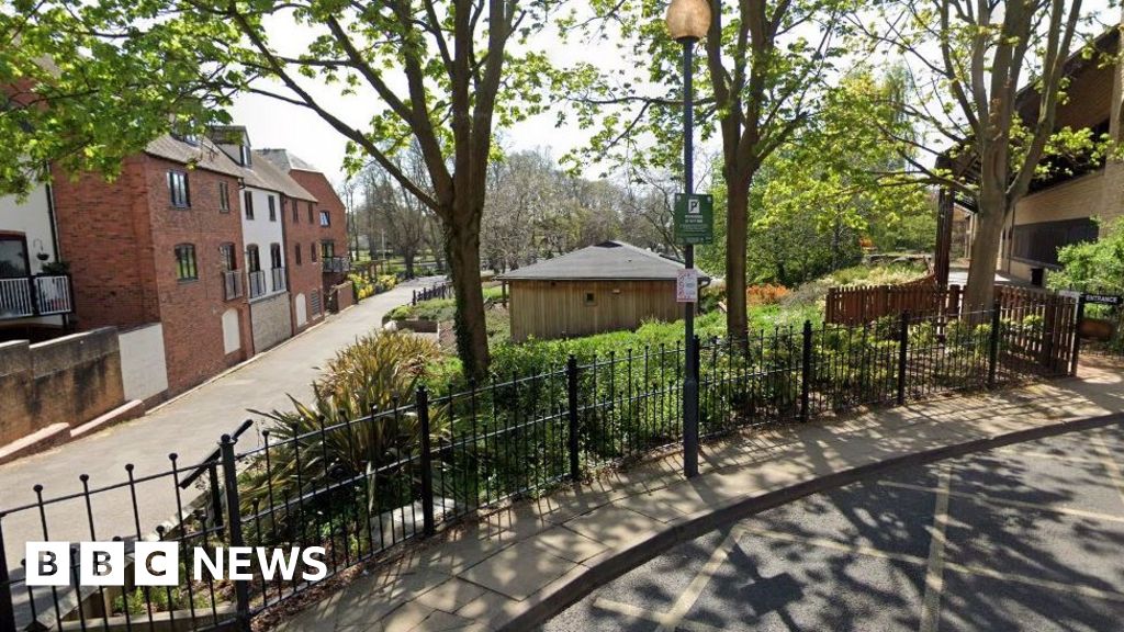 Play area closed after body found in Evesham park - BBC News