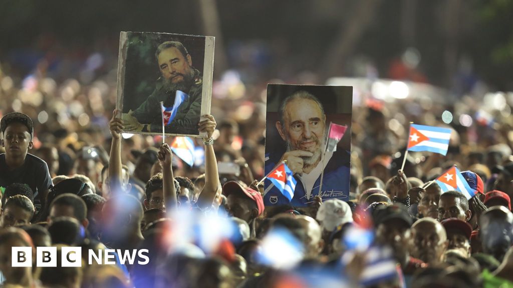 Fidel Castro: Thousands attend rally for former Cuban leader - BBC News