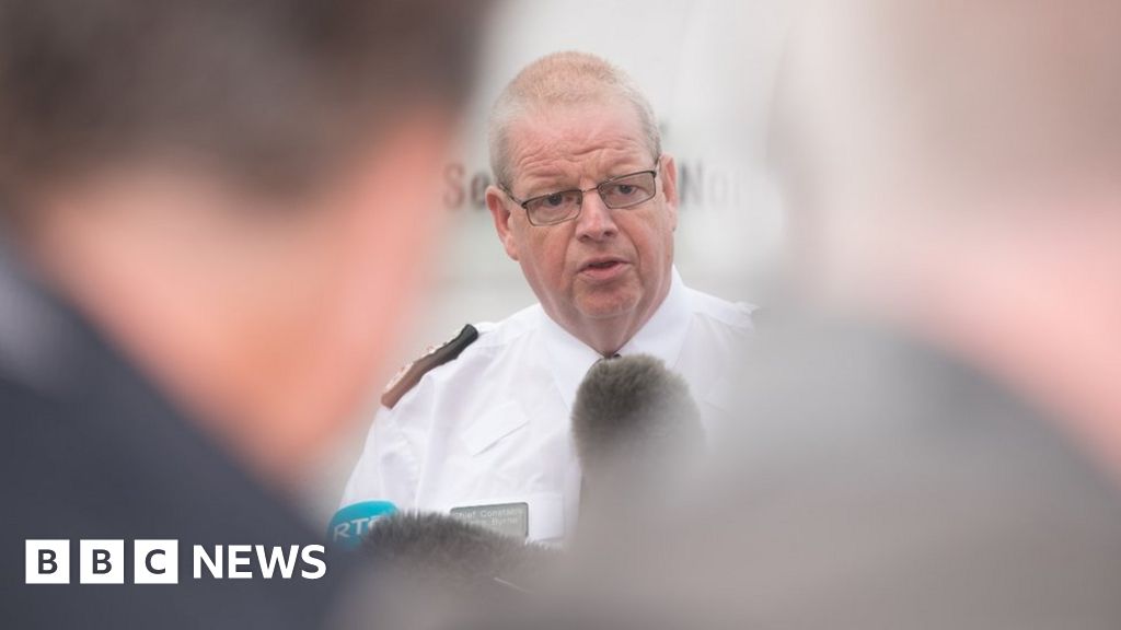 Creggan bomb: Police 'struck lucky' finding device - BBC News