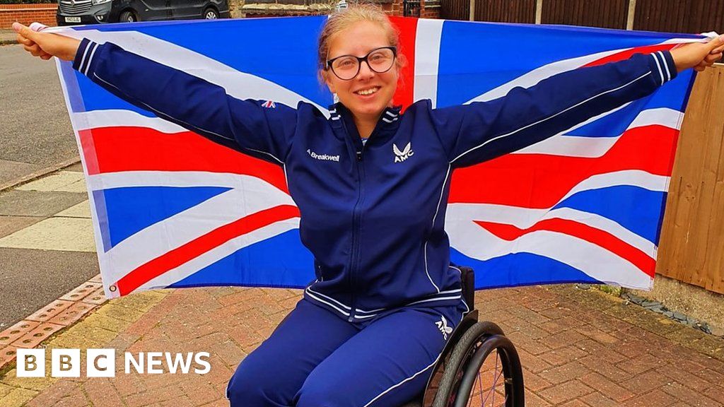 Wheelchair tennis teen aiming for Wimbledon and Paralympics 2024 - BBC News