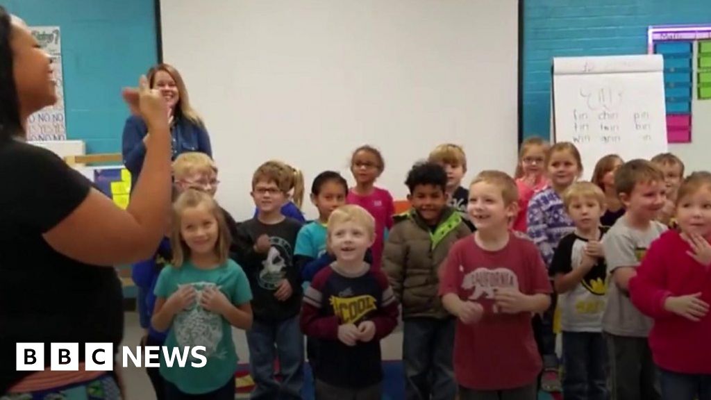 Children give sign language surprise to school janitor