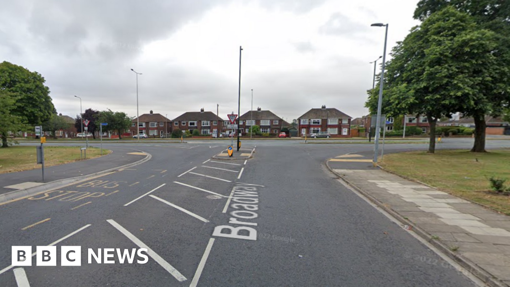Motorcyclist critically injured in Grimsby crash Motorcyclist critically injured in Grimsby crash