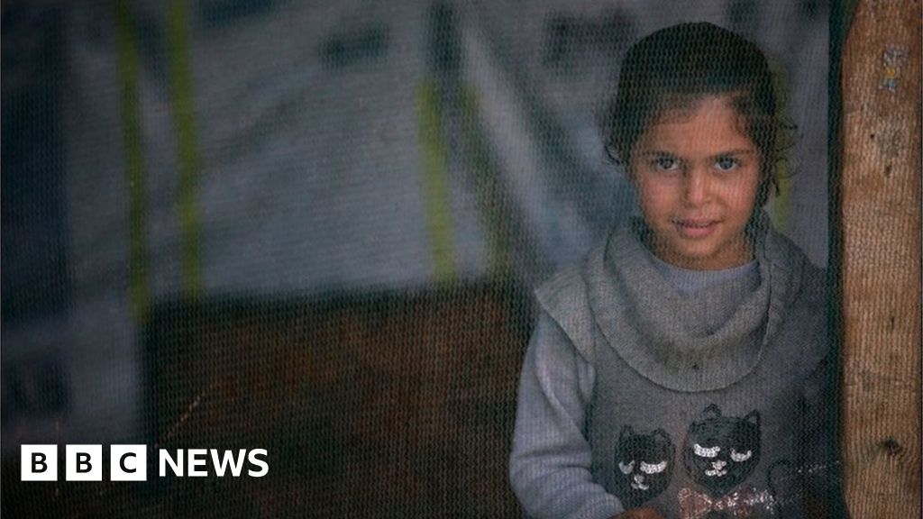 Anglesey to welcome 10 Syrian refugee families - BBC News