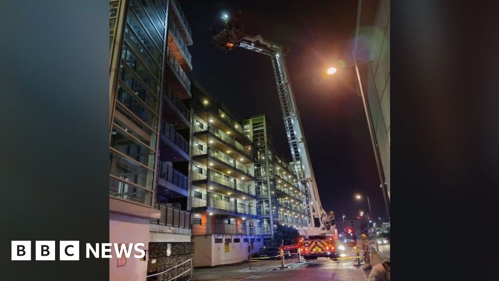 Seven-storey block in Norwich evacuated after flat fire - BBC News