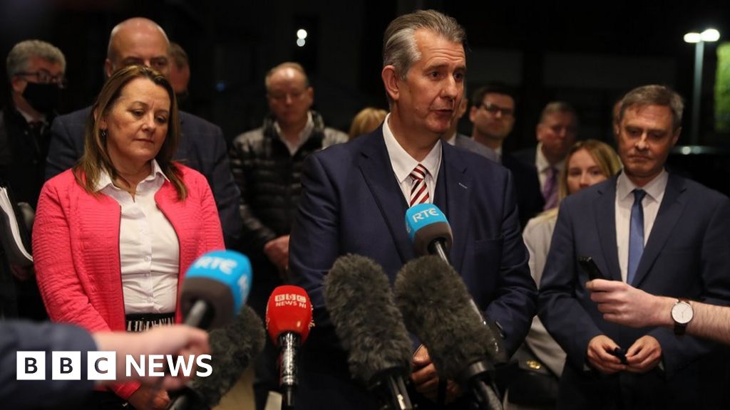 DUP leadership: Party hangs out its dirty laundry in public - BBC News