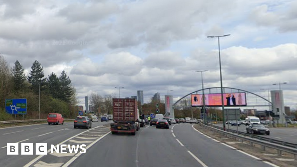 Man dies after being hit by vehicle on M602 motorway in Salford - BBC News
