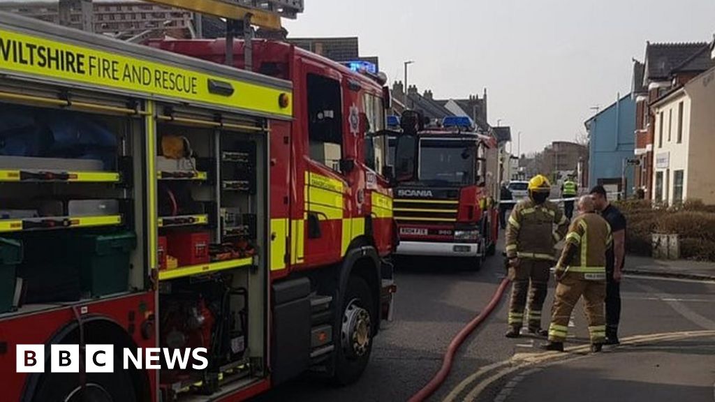Woman seriously hurt in Christchurch house fire - BBC News