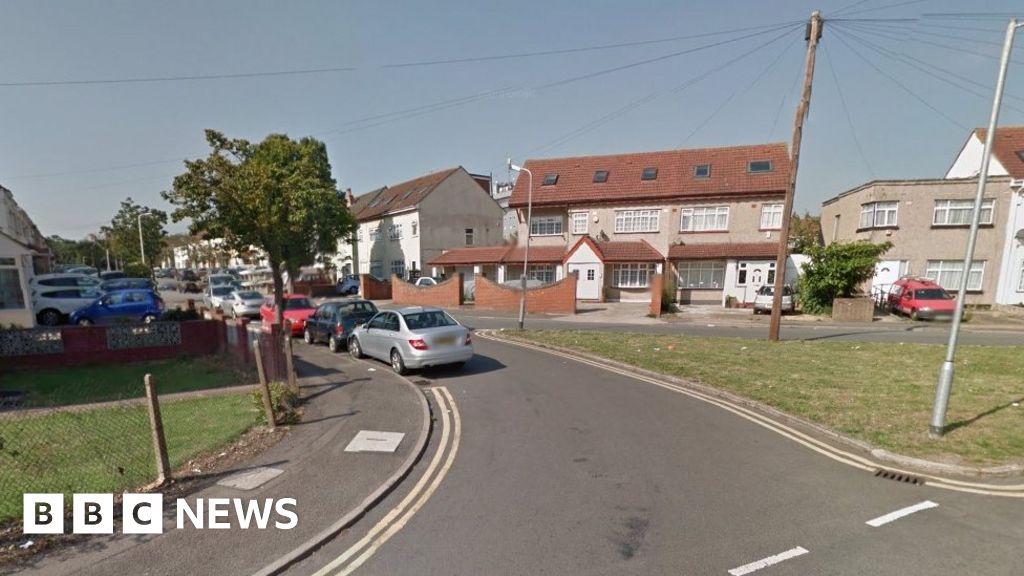 Teenager stabbed to death in Hayes 'ran for his life' - BBC News