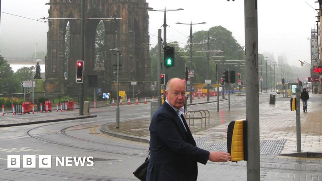 'Walking through Edinburgh now makes me sad' - BBC News