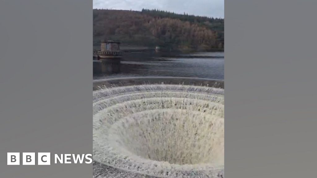 Derbyshire reservoir 'plug holes' roar again as drought ends - BBC News
