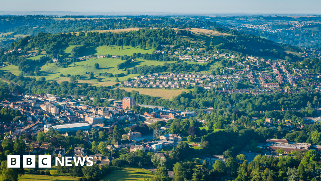 Stroud: The town that has swung multiple times in elections - BBC News