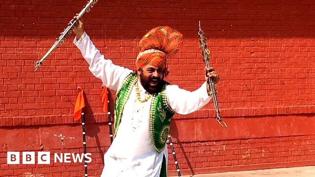 India's disabled dancers rocking the bhangra - BBC News