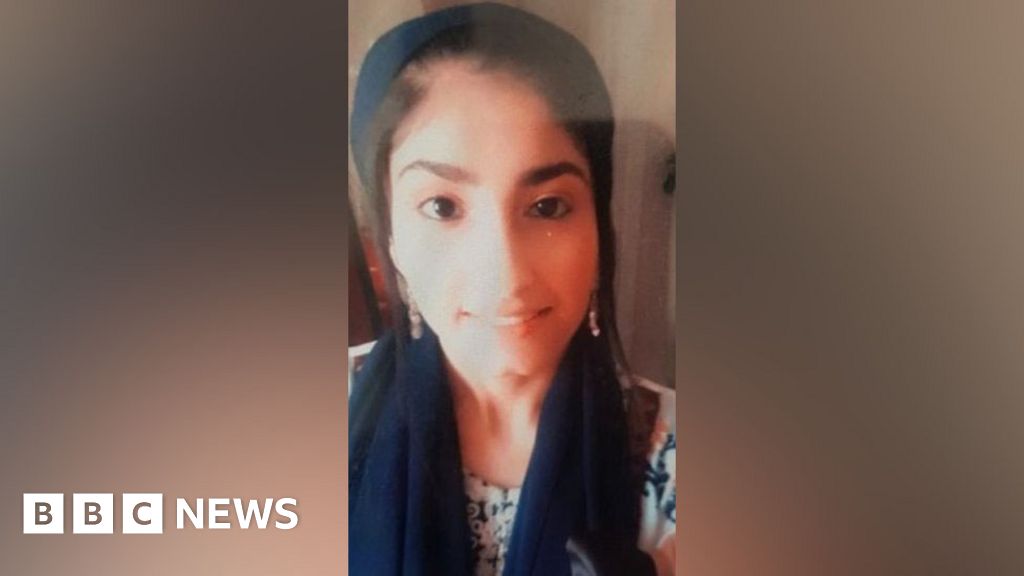 Somaiya Begum: Jury told accused had no motive for murder - BBC News