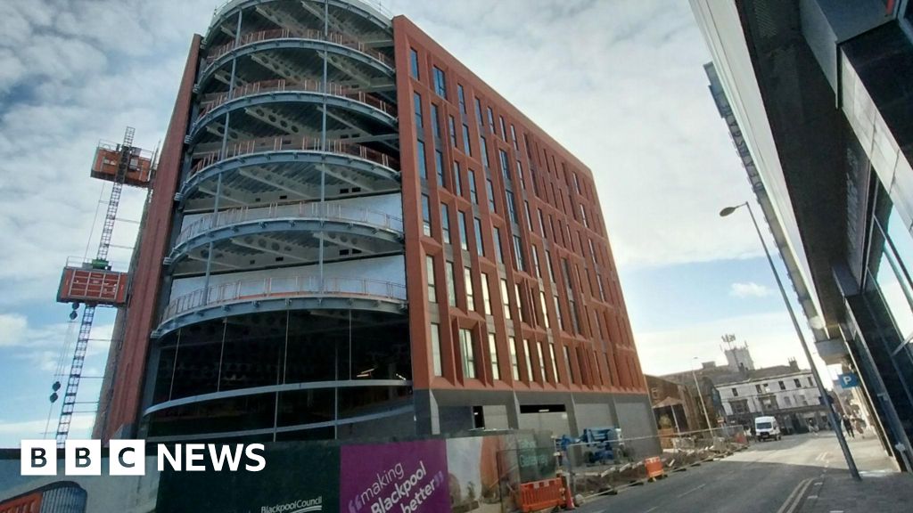 Blackpool: Terracotta panels fixed on £100m civil service hub - BBC News