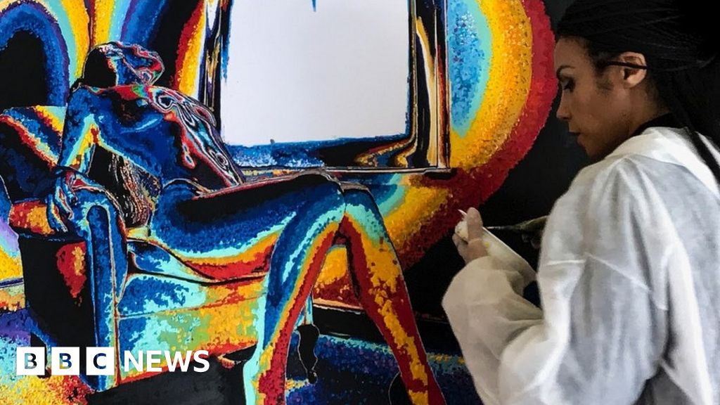 Cheryl Roach: Health battle inspired model's art show - BBC News