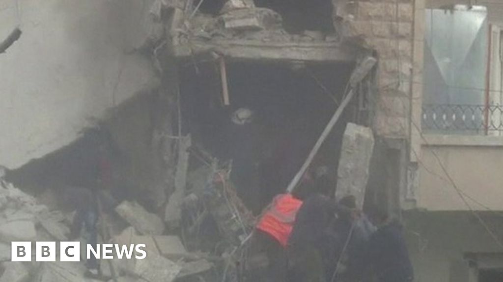 Syria conflict: Many dead in north-west Syria air strikes - BBC News