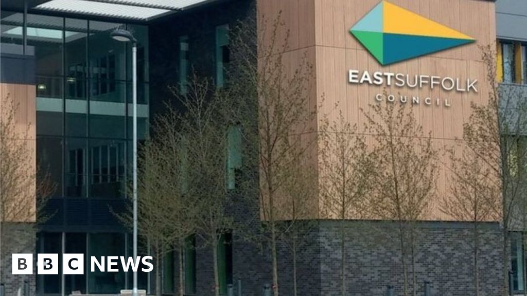 East Suffolk Council works with police to tackle car gatherings - BBC News