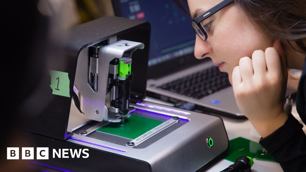 Fast circuit maker wins Dyson award - BBC News