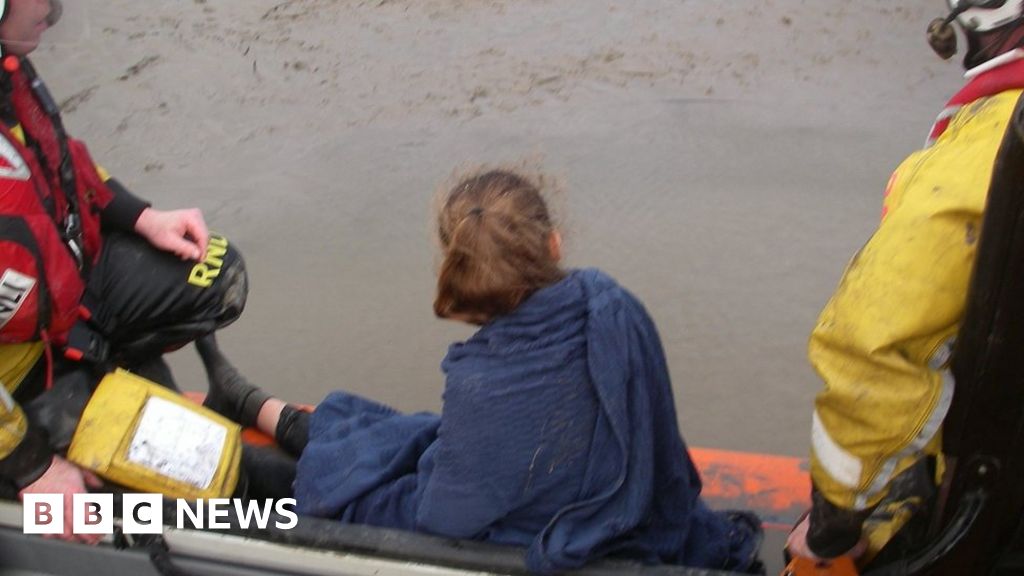 Girl, 14, rescued from waist-deep mud in Warton - BBC News