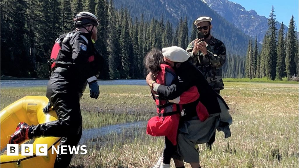 Girl, 10, found after spending night lost in US Cascade mountains