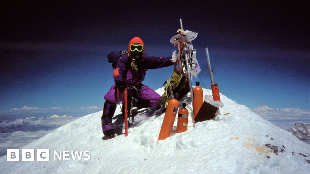 Mount Everest: Caradog Jones marks 25 years since ascent - BBC News