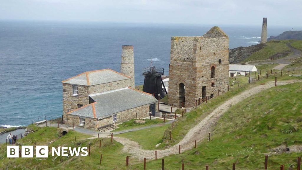 Poldark's Levant Mine parking fees defended by National Trust - BBC News