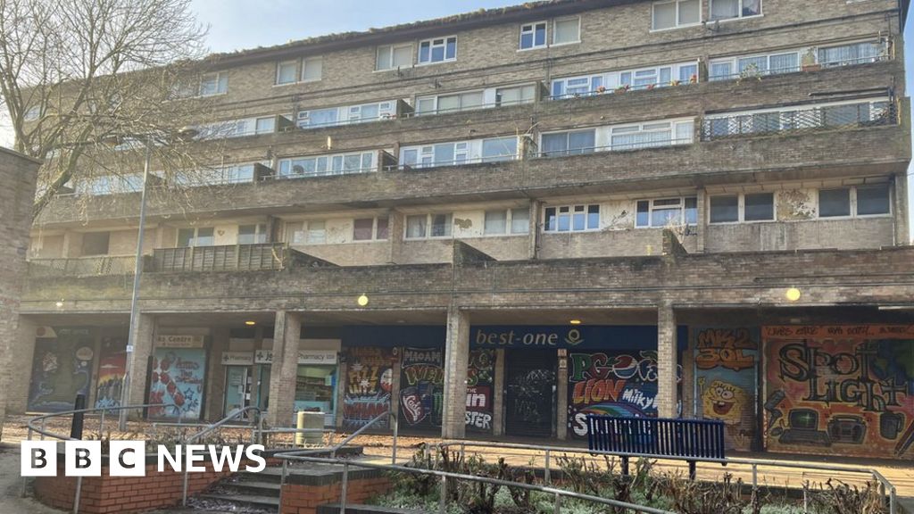 Regeneration of Milton Keynes housing estate approved - BBC News