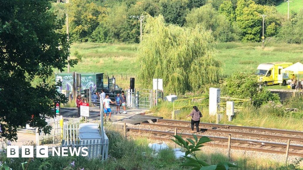 Level crossing warning after people took photos on track - BBC News
