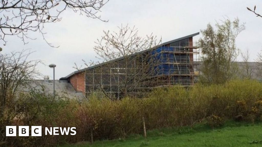 Balfron High pupils return to school following repairs - BBC News