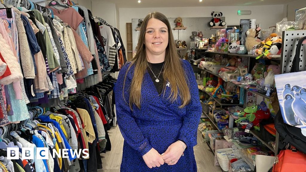 Swindon charity sends families with trauma on holiday - BBC News