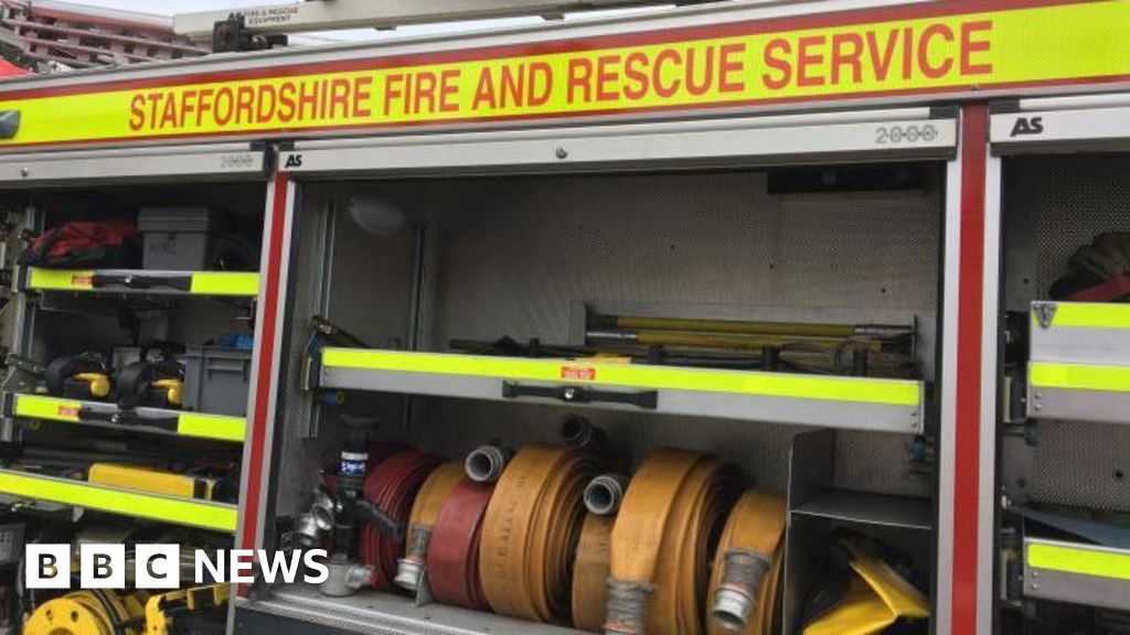 Police investigate fire at derelict Featherstone pub - BBC News