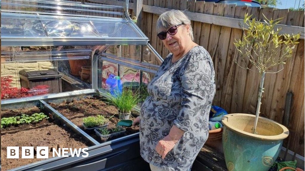 Coronavirus: People scared to get help 'going slowly blind' - BBC News