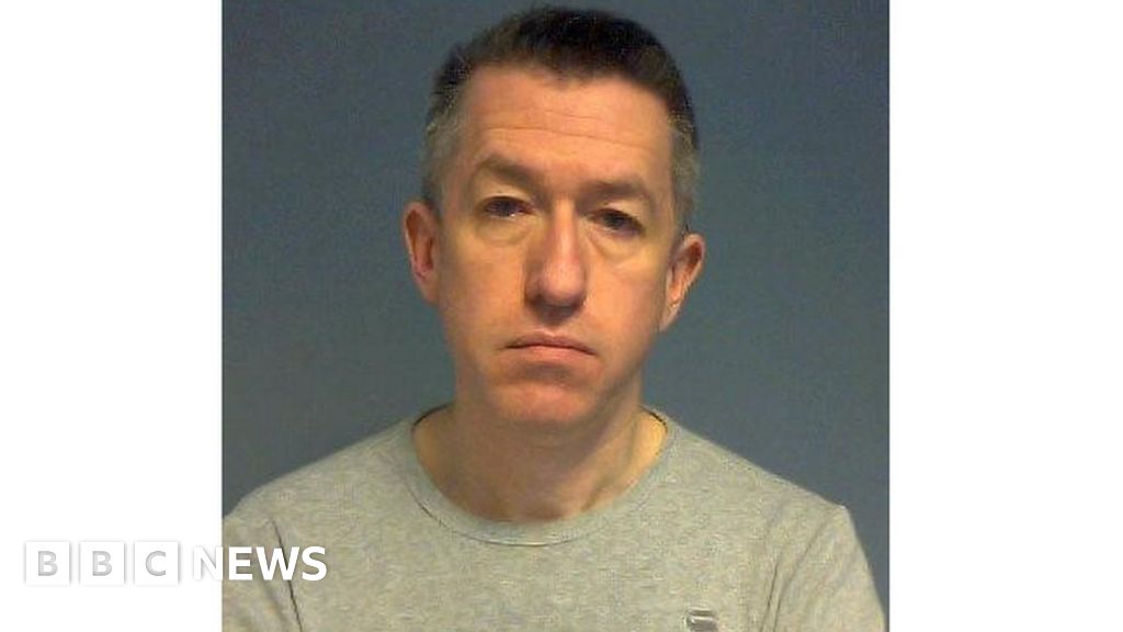 Reading man streamed indecent child images in chat room