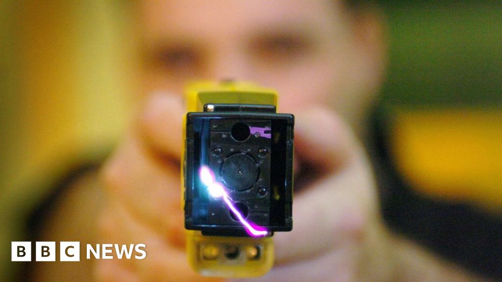 Police Scotland To Train 500 New Taser Officers