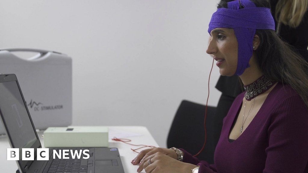 Stroke survivor gets tech support to speak again - BBC News