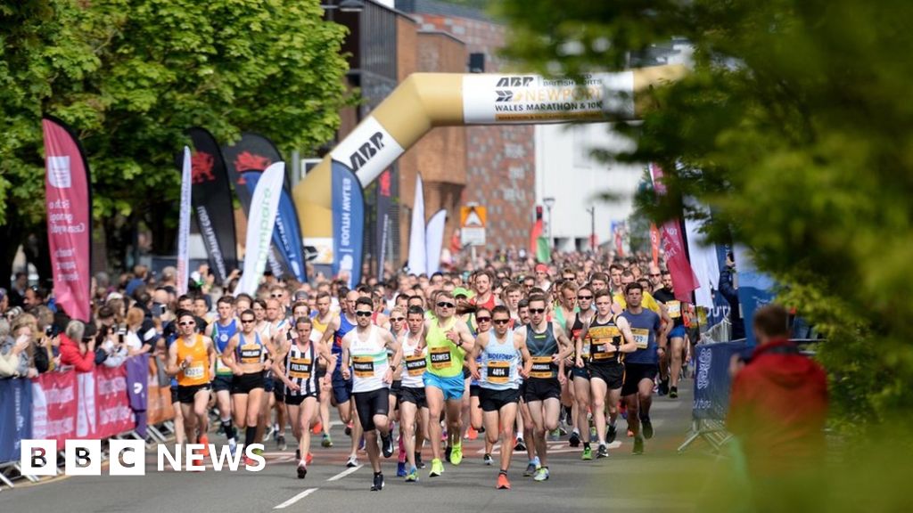 Newport Wales Marathon: 6,000 runners take part in race - BBC News