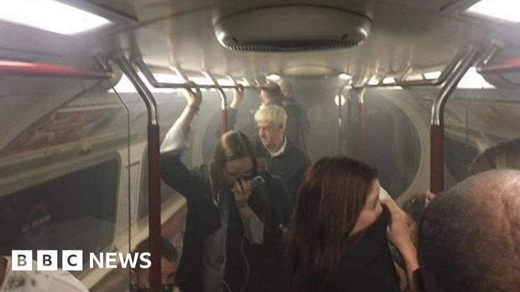 Footage of Oxford Circus Tube station fire - BBC News