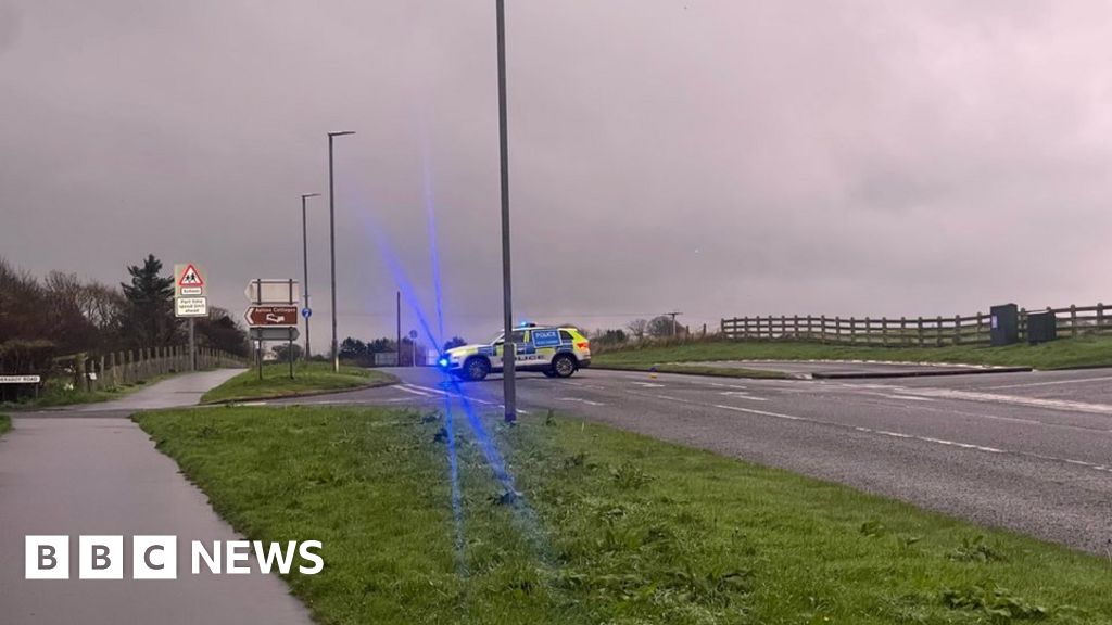 Portrush: Pedestrian dies after road traffic collision - BBC News