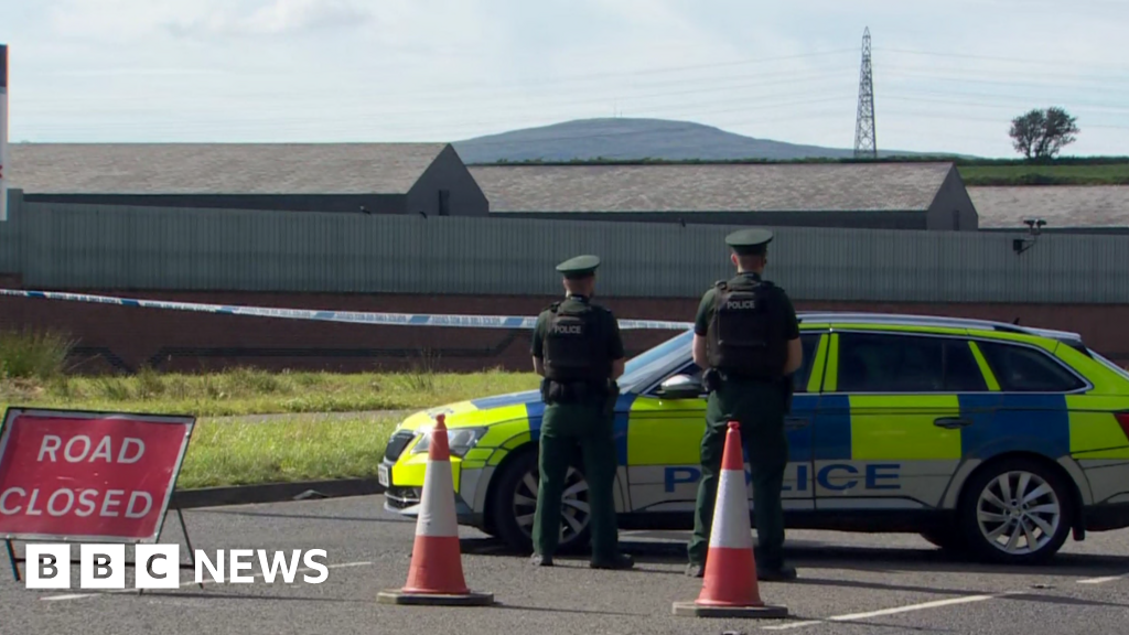 Londonderry: Motorcyclist injured in police car collision - BBC News