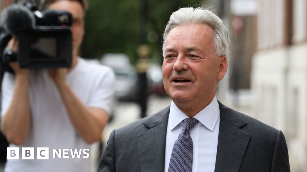 Tory leadership race: Alan Duncan resigns as minister - BBC News