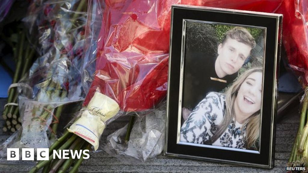 Tributes paid to victims of balcony collapse - BBC News