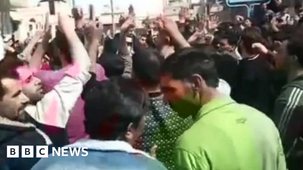 Syria: Five-year milestone since protests lead to civil war - BBC News