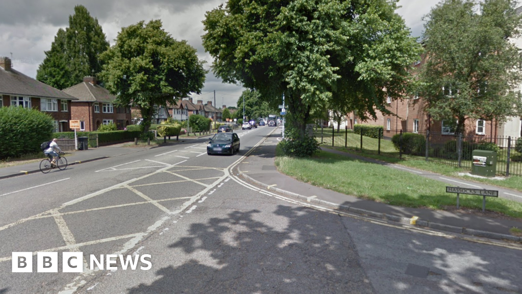 Beeston: Motorcyclist killed in crash with car - BBC News