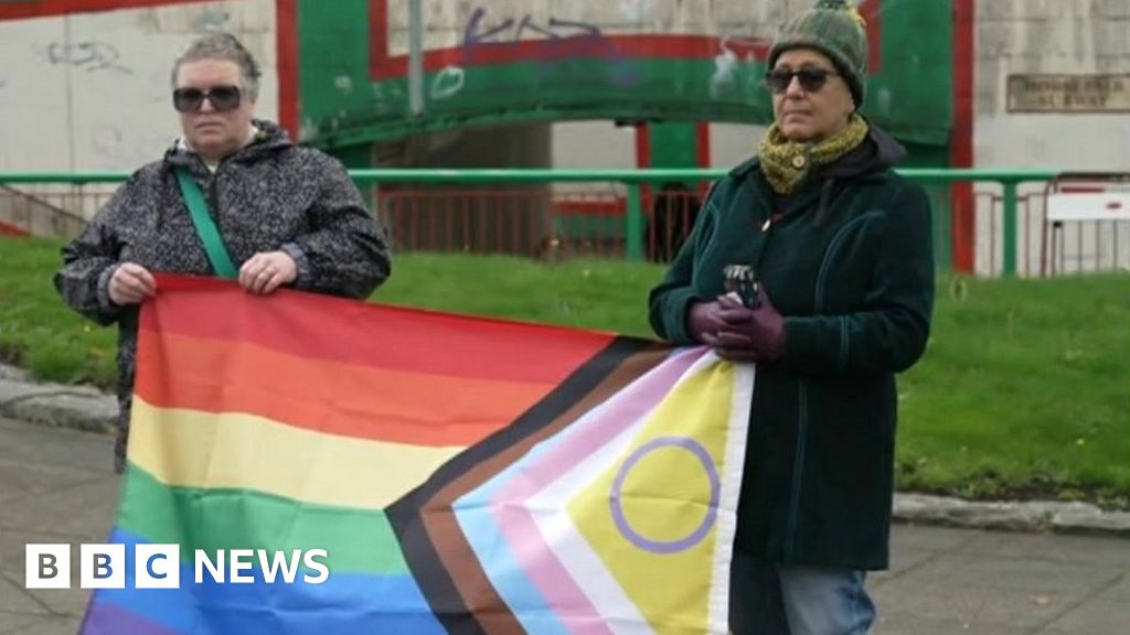 Second protest held in Birmingham after homophobic attacks - BBC News