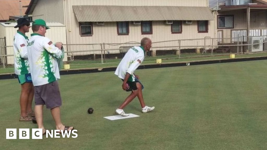 Australian man plays lawn bowls for 73 hours - BBC News