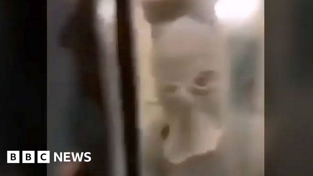 Winchester Prison riot: 150 inmates moved out - BBC News