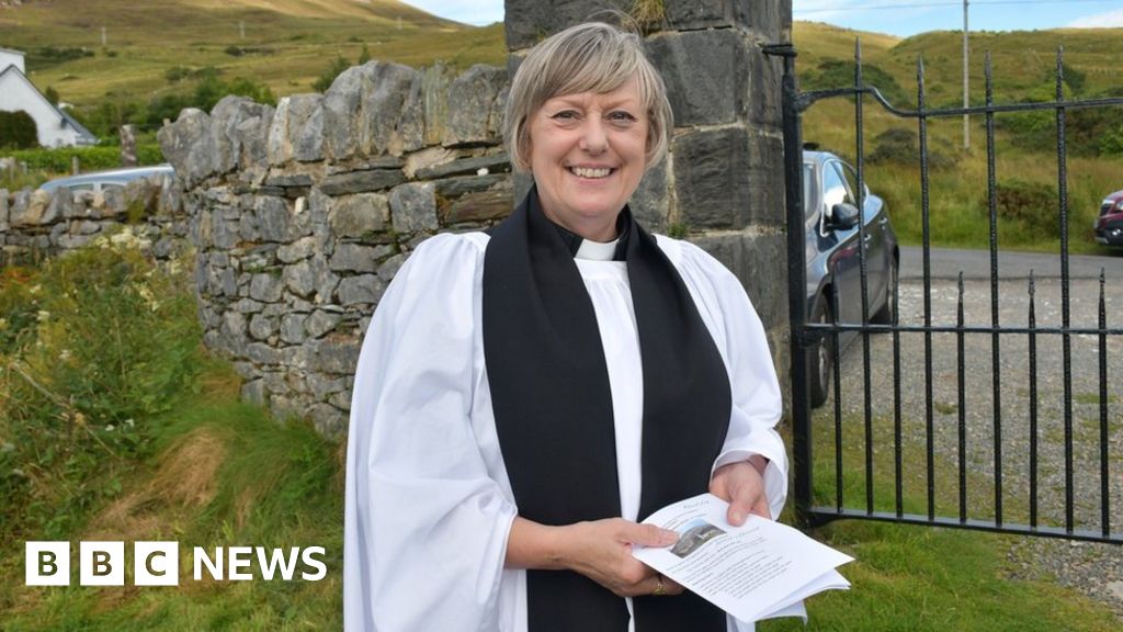 Derry and Raphoe diocese appoints its first female dean - BBC News