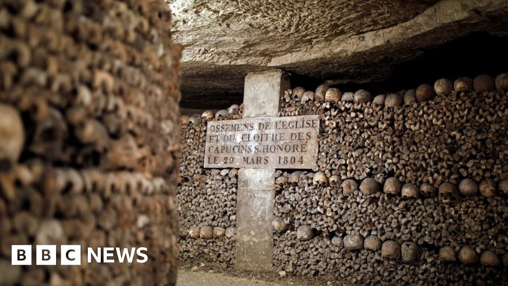 Paris catacombs: Missing boys rescued after three days - BBC News
