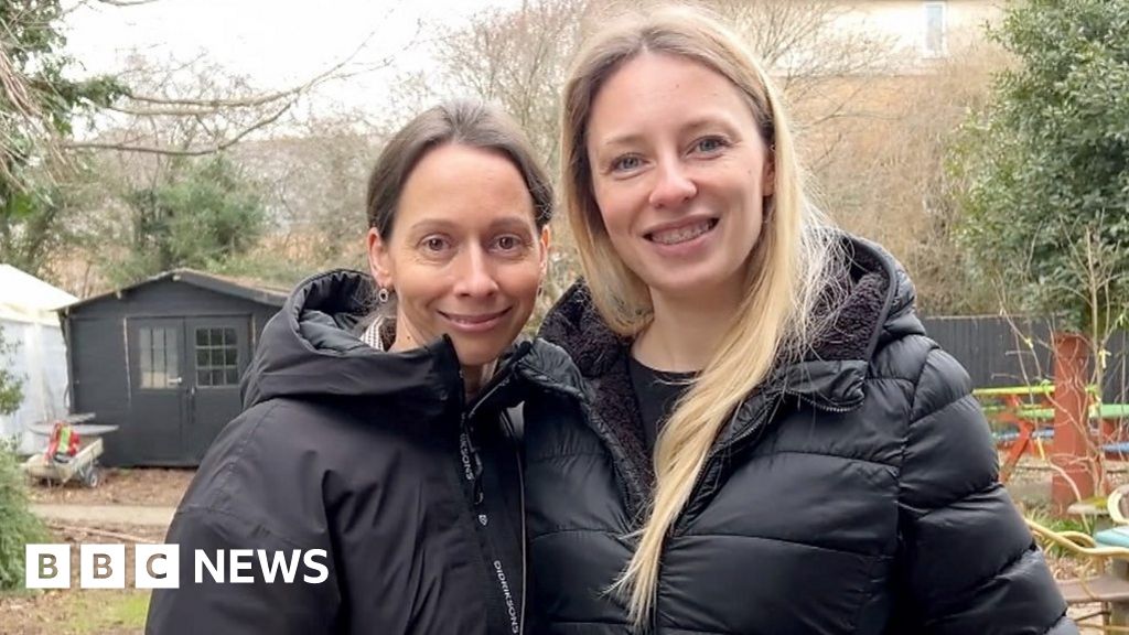 Russian helps new Ukrainian friend to settle in Essex - BBC News